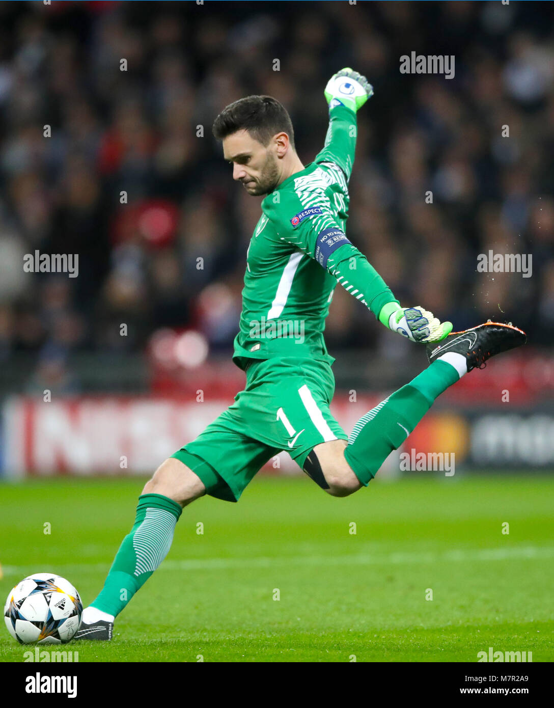 Tottenham Hotspur goalkeeper Hugo Lloris Stock Photo - Alamy