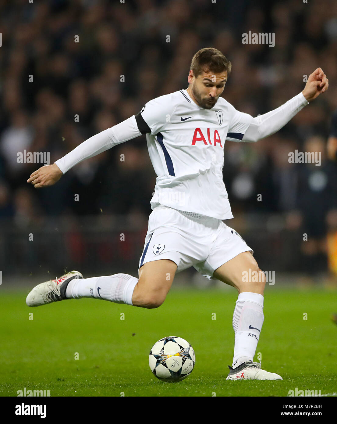 Tottenham hotspurs fernando llorente hi-res stock photography and ...