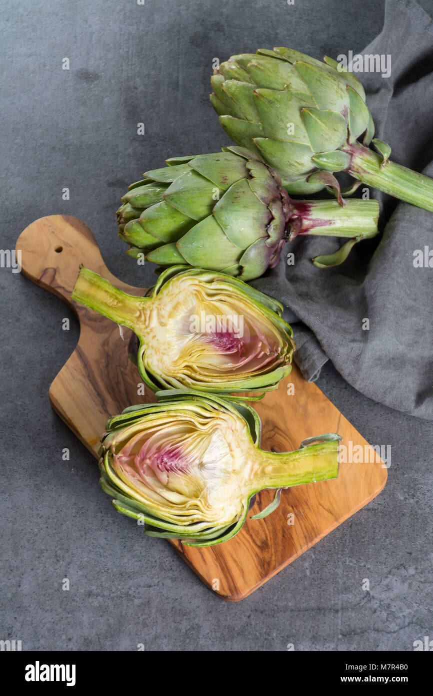 Green ripe raw big artichokes heads ready to cook Stock Photo - Alamy
