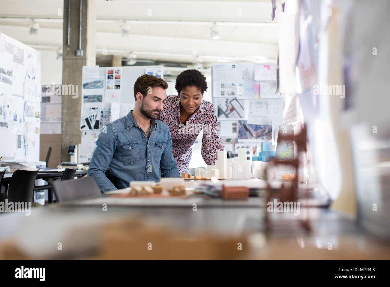 African american male female architects hi-res stock photography and images - Alamy