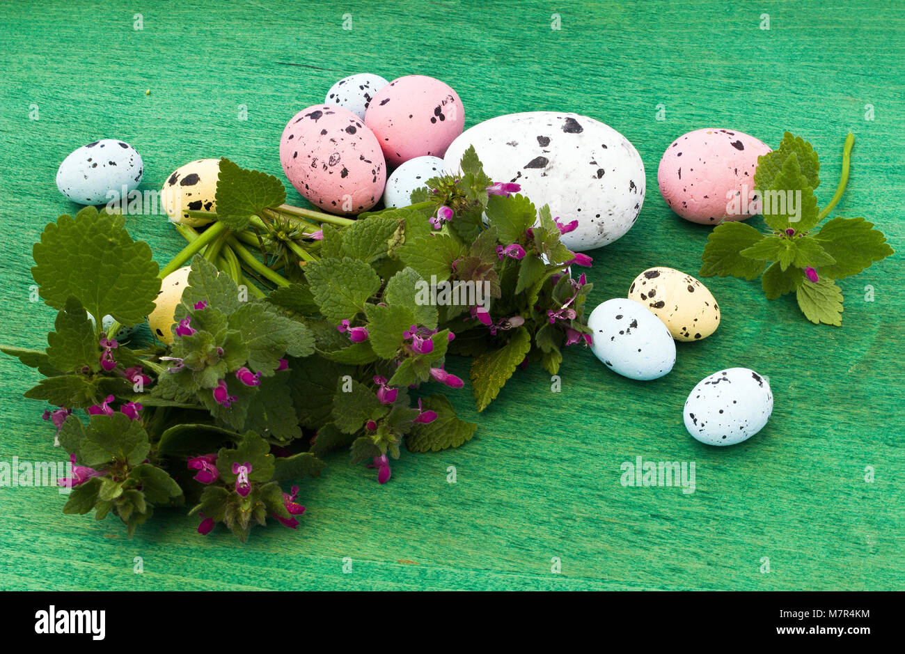Easter eggs and wild flowers on green wooden background Stock Photo - Alamy
