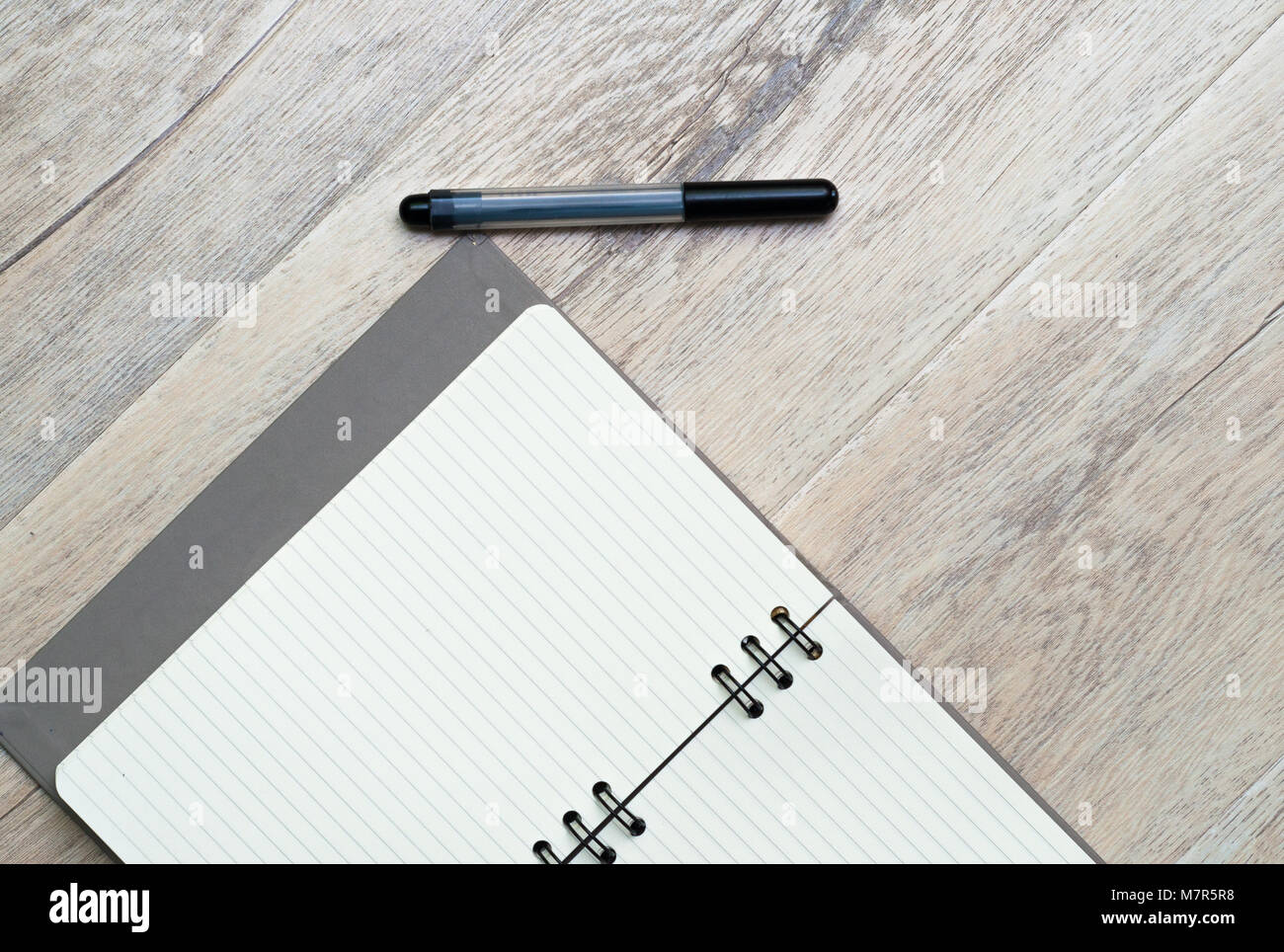 Black pen and note pad diary Stock Photo - Alamy