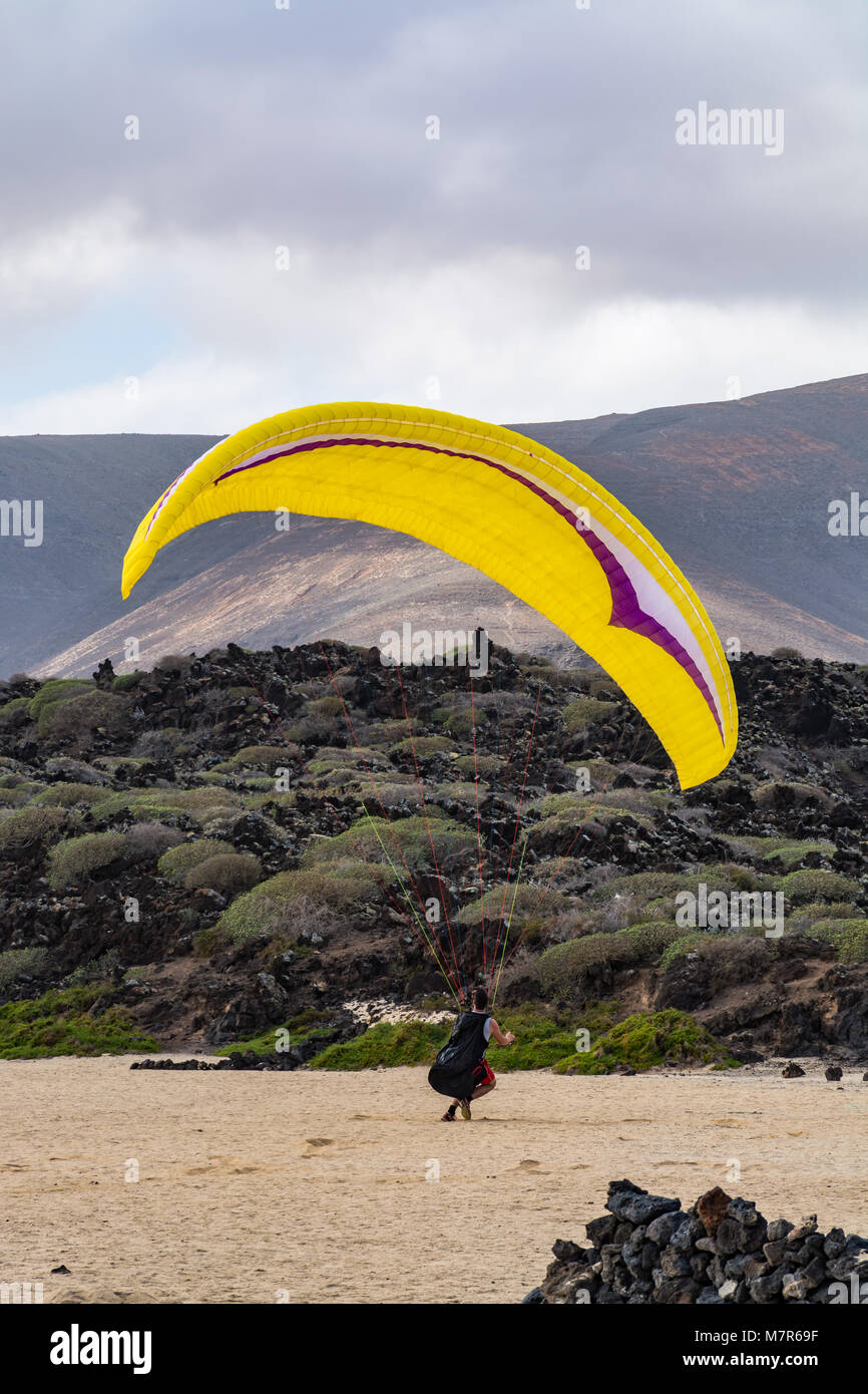 Paraplaner with paraplane trying to take off, on sandy beach, extreme ...