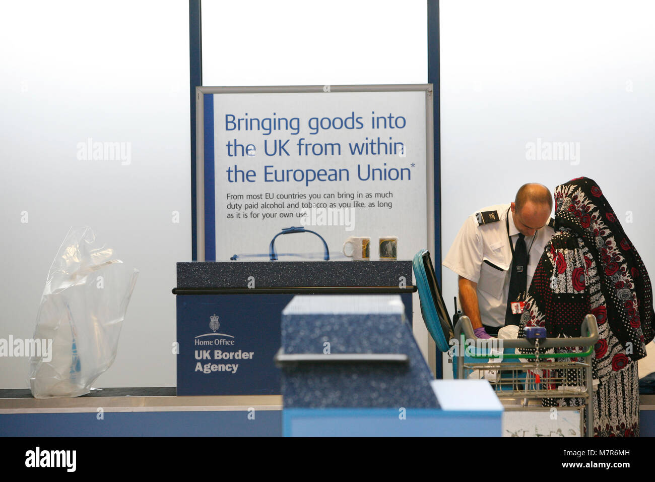 Airport customs declare hi-res stock photography and images - Alamy