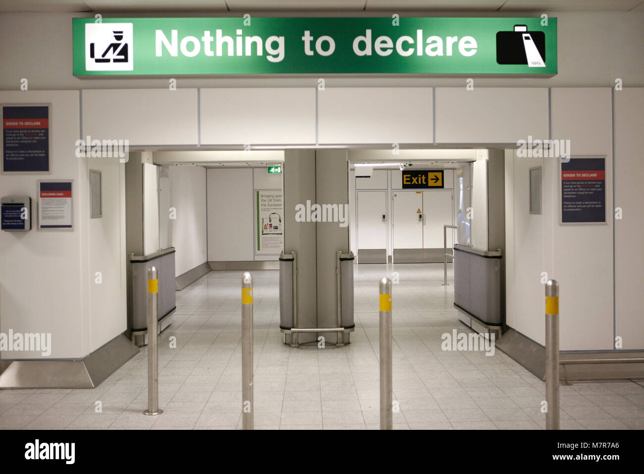 Airport customs channel hi-res stock photography and images - Alamy