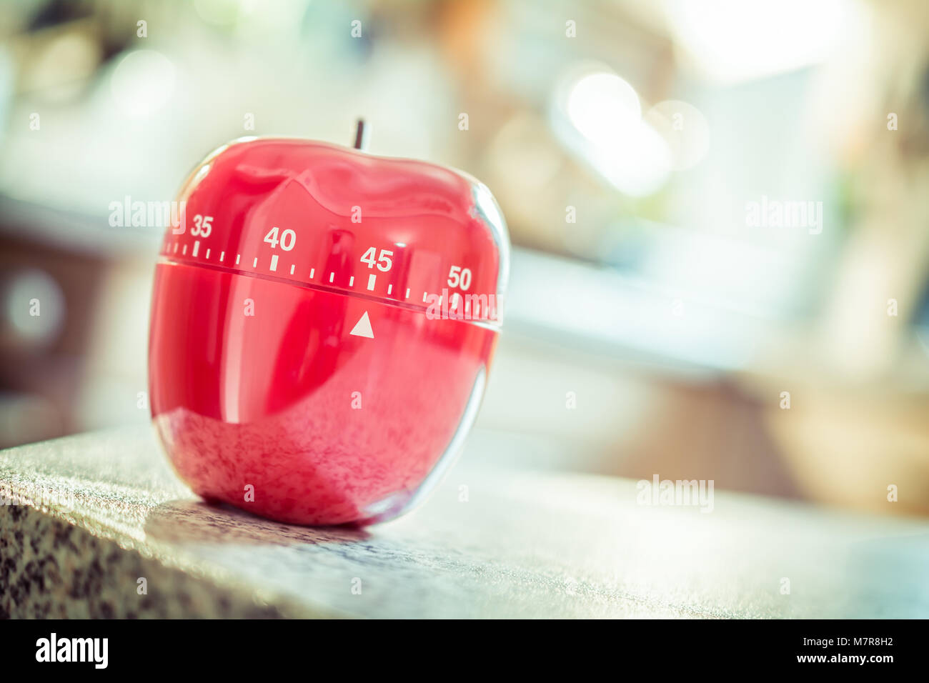 45 Minutes - Red Kitchen Egg Timer In Apple Shape Stock Photo - Alamy
