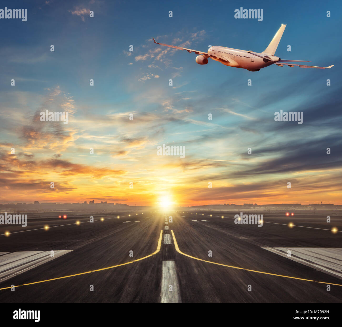 Airplane takeoff run way hi-res stock photography and images - Alamy
