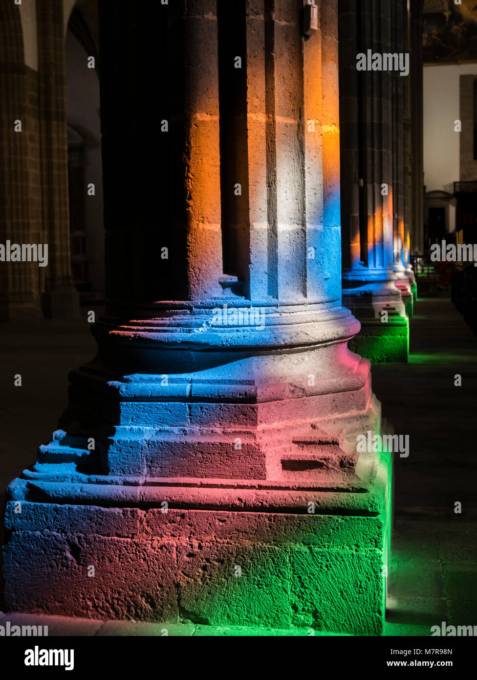 Reflections in windows glass hi-res stock photography and images - Alamy