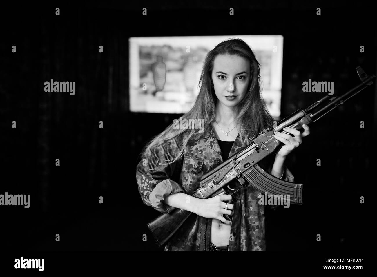 Girl with machine gun at hands on shooting range Stock Photo - Alamy