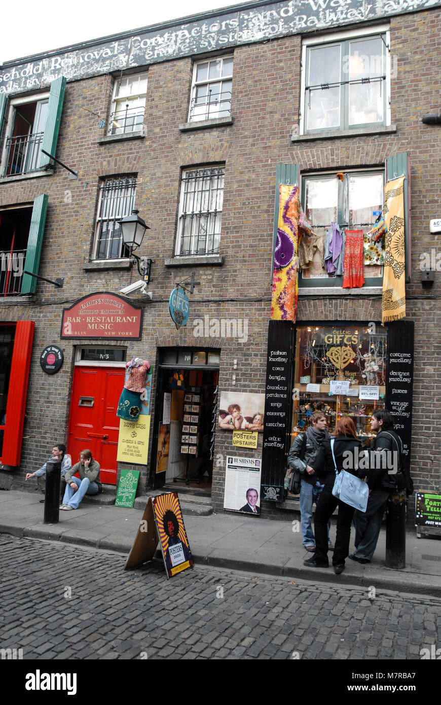 Irish indenpendent shop hi-res stock photography and images - Alamy