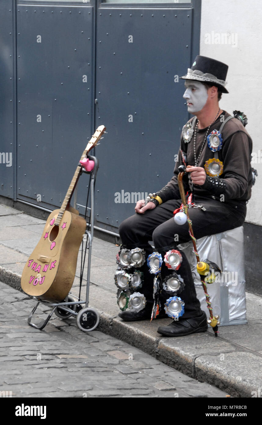 A street busker posing as a statue, begging in the popular tourist ...