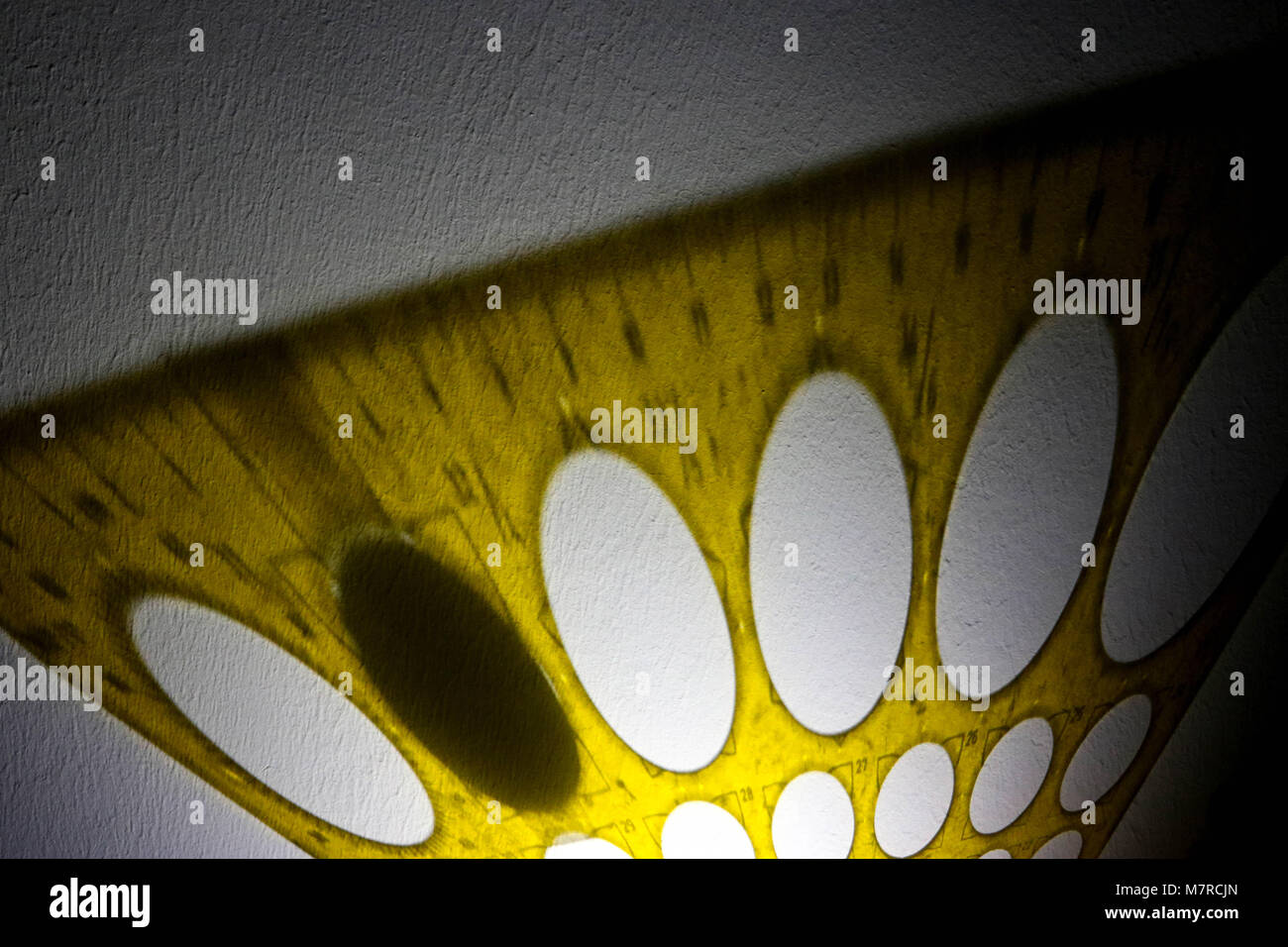 Break pattern hi-res stock photography and images - Alamy