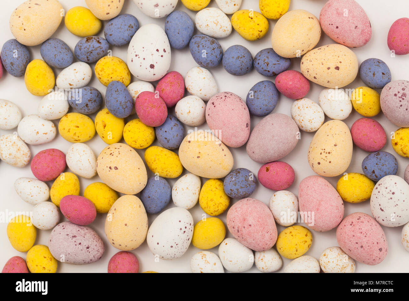 Easter egg chocolate candy background Stock Photo - Alamy