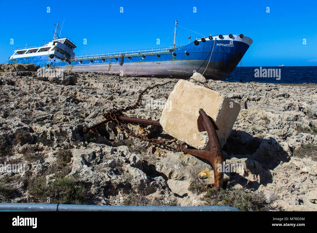 stranded ship on the rocks buggiba 12.03.2018 Stock Photo - Alamy