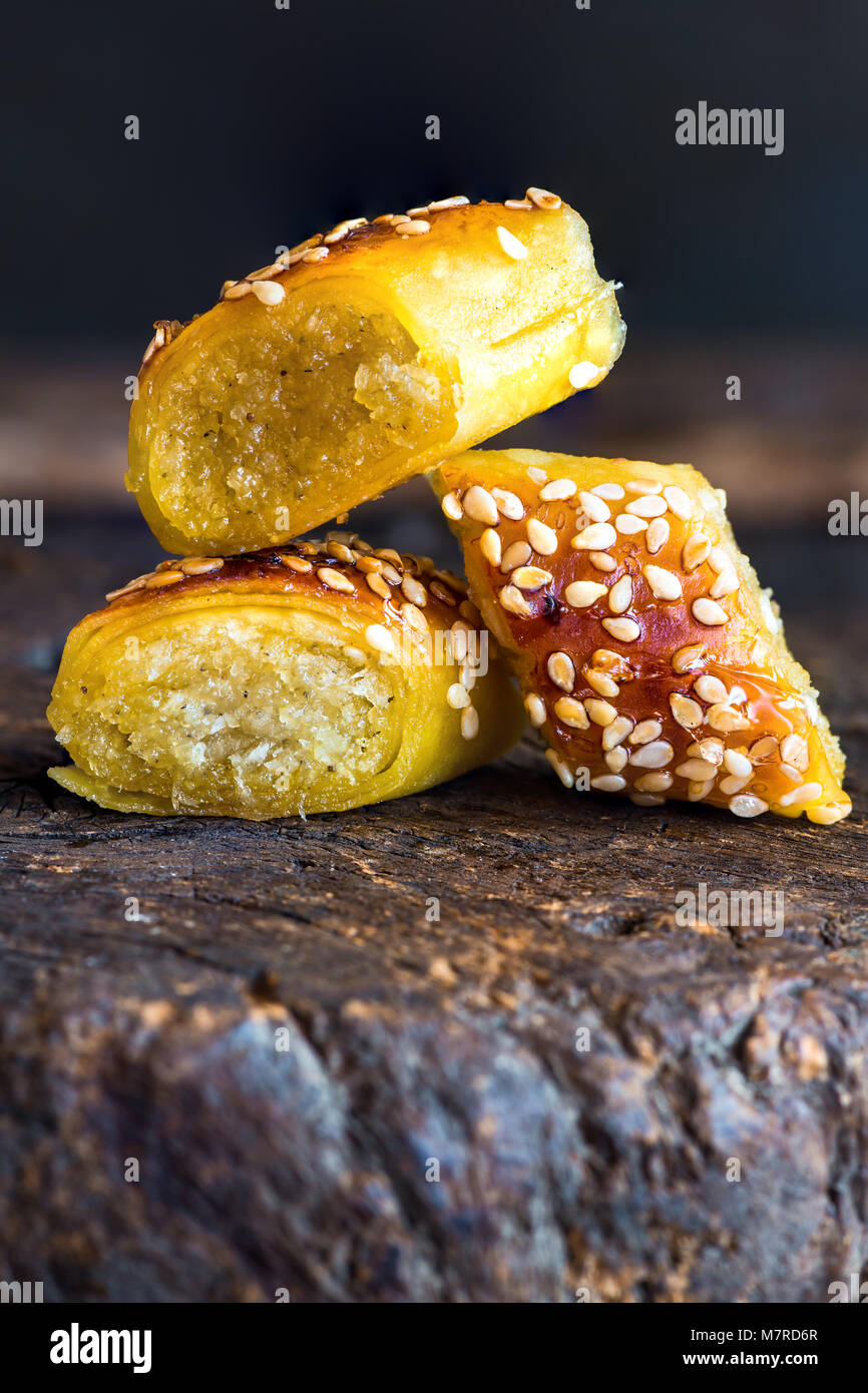 Middle eastern sweets hi-res stock photography and images - Alamy