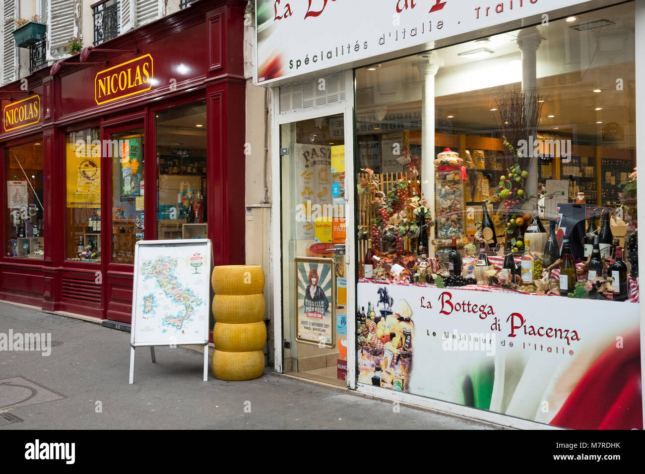 Italian deli hi-res stock photography and images - Alamy