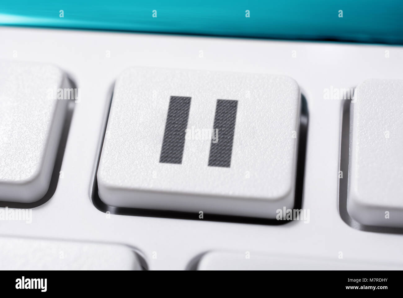 Pause button remote control hi-res stock photography and images - Alamy