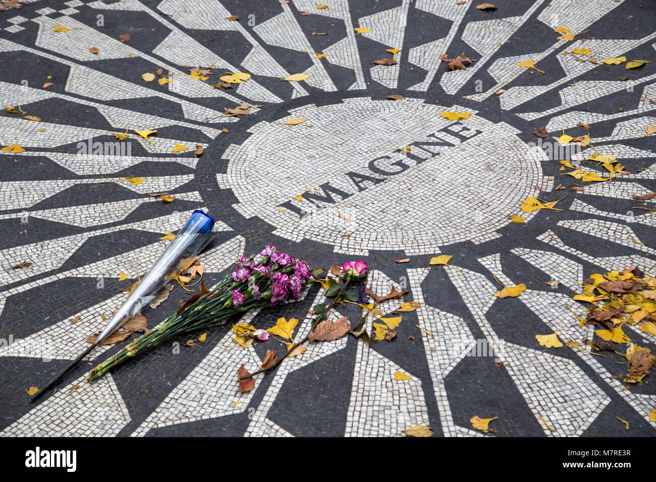 Strawberry fields, john lennon memorial hi-res stock photography and ...