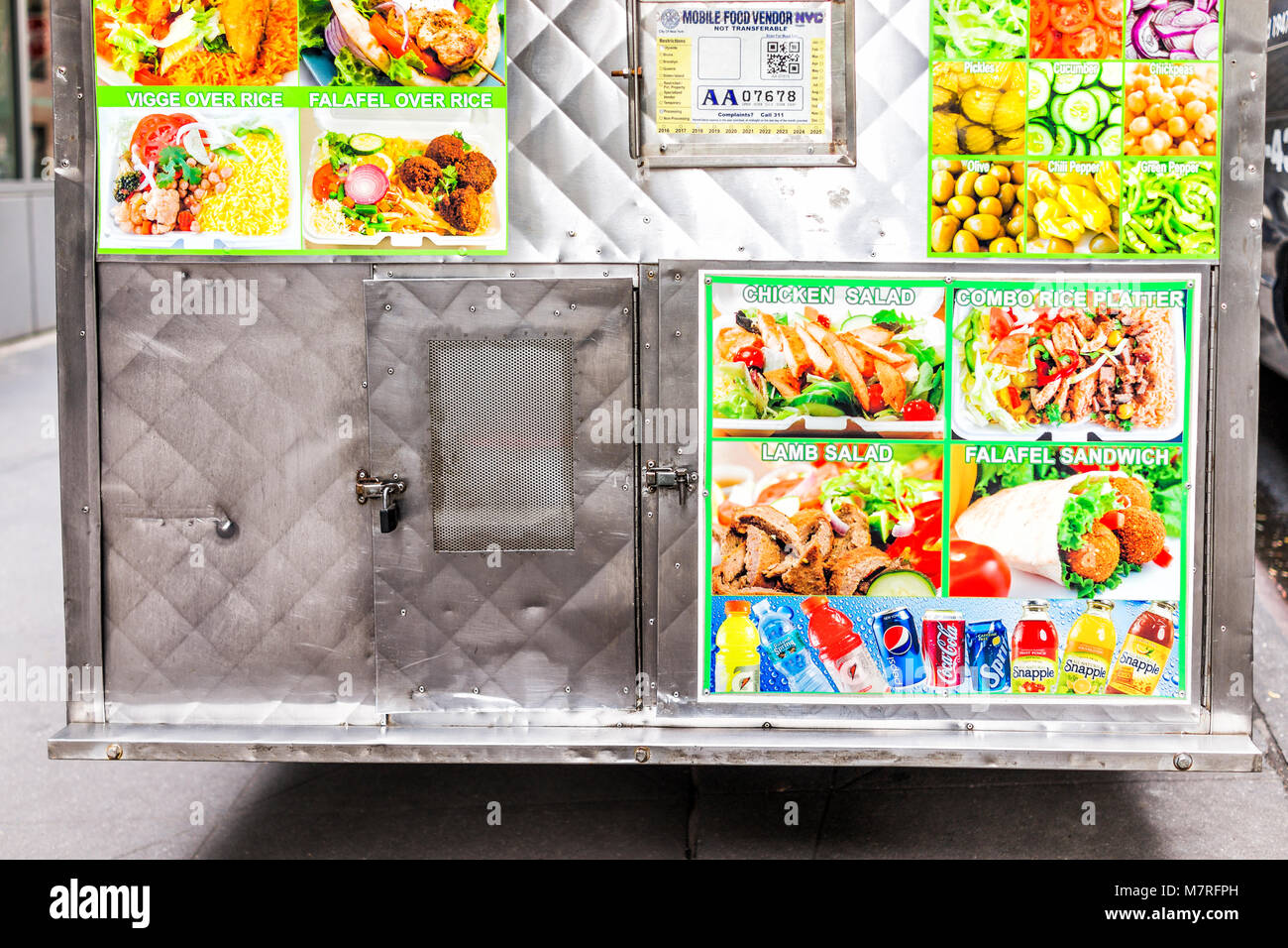 Falafel stand and new york hi-res stock photography and images - Alamy