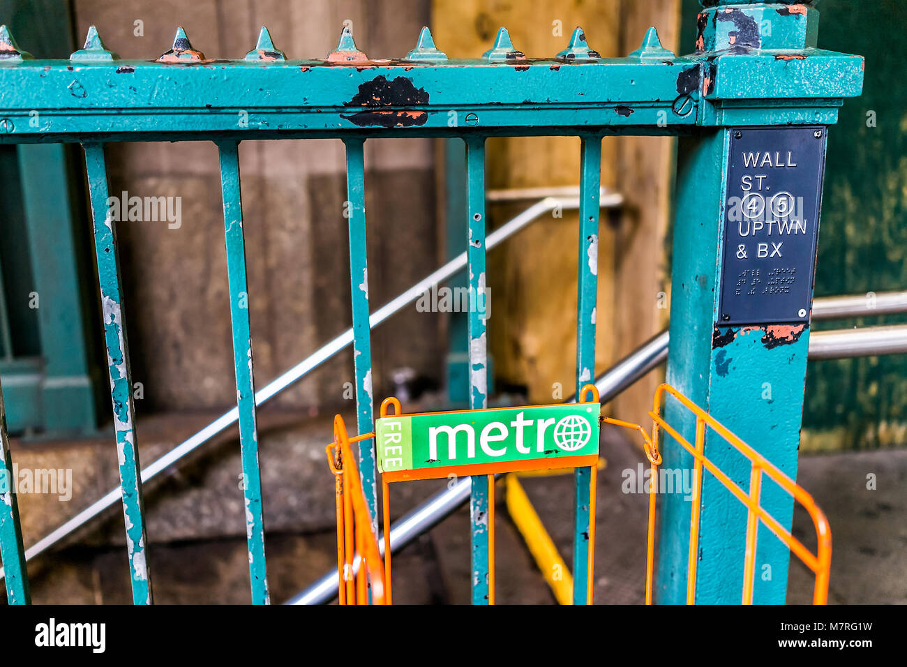 Newspaper stand at the train station hi-res stock photography and ...