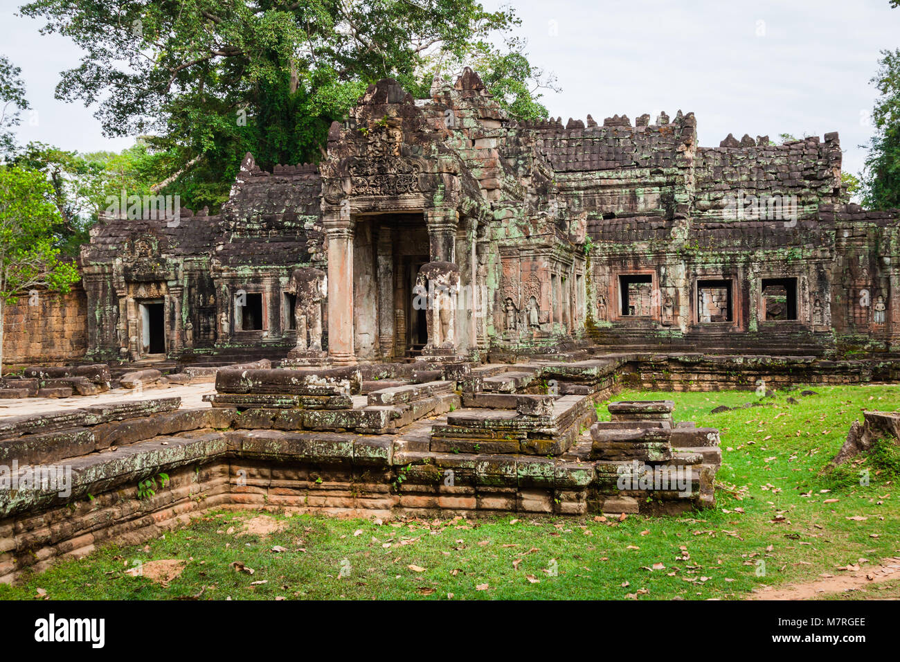 Angkor wat aerial view and moat hi-res stock photography and images - Alamy