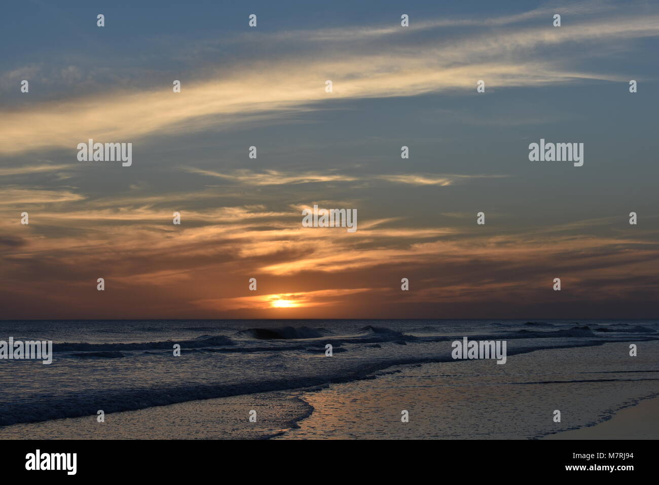 Sea sunset colors hi-res stock photography and images - Alamy
