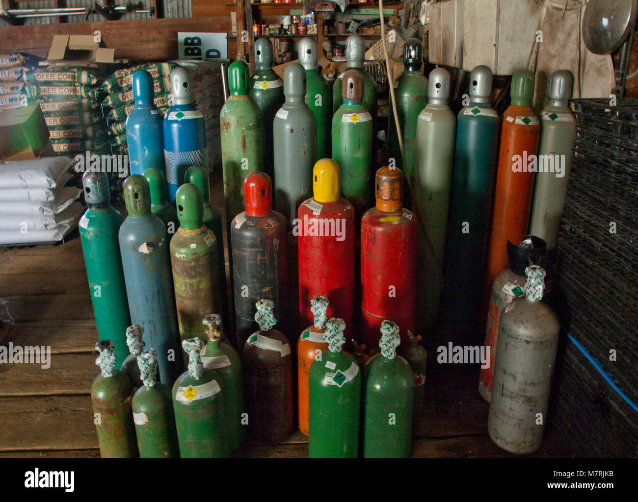 Oxygen bottles hi-res stock photography and images - Alamy