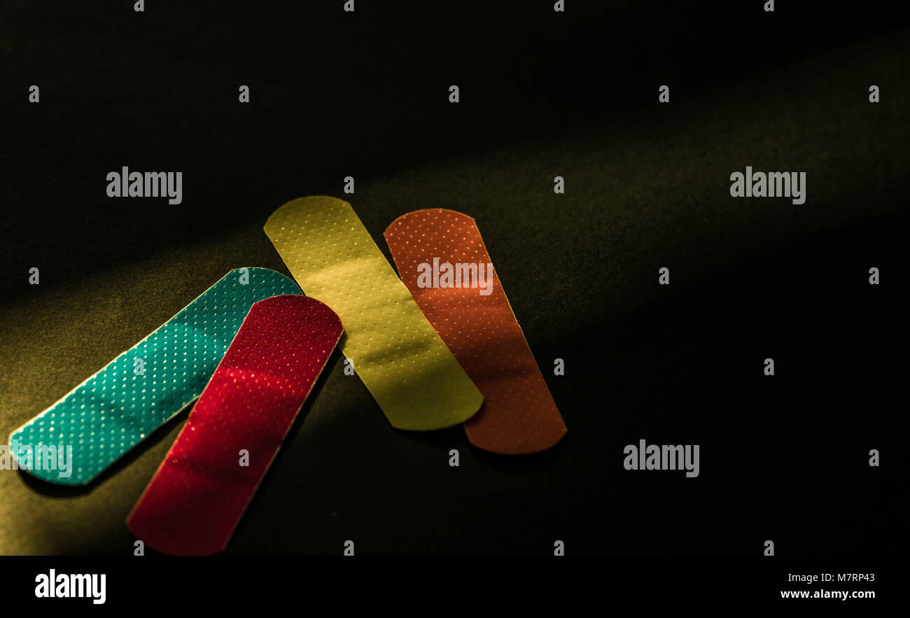 First aid dressing (Plaster) with non-stick pad for quick wound healing ...