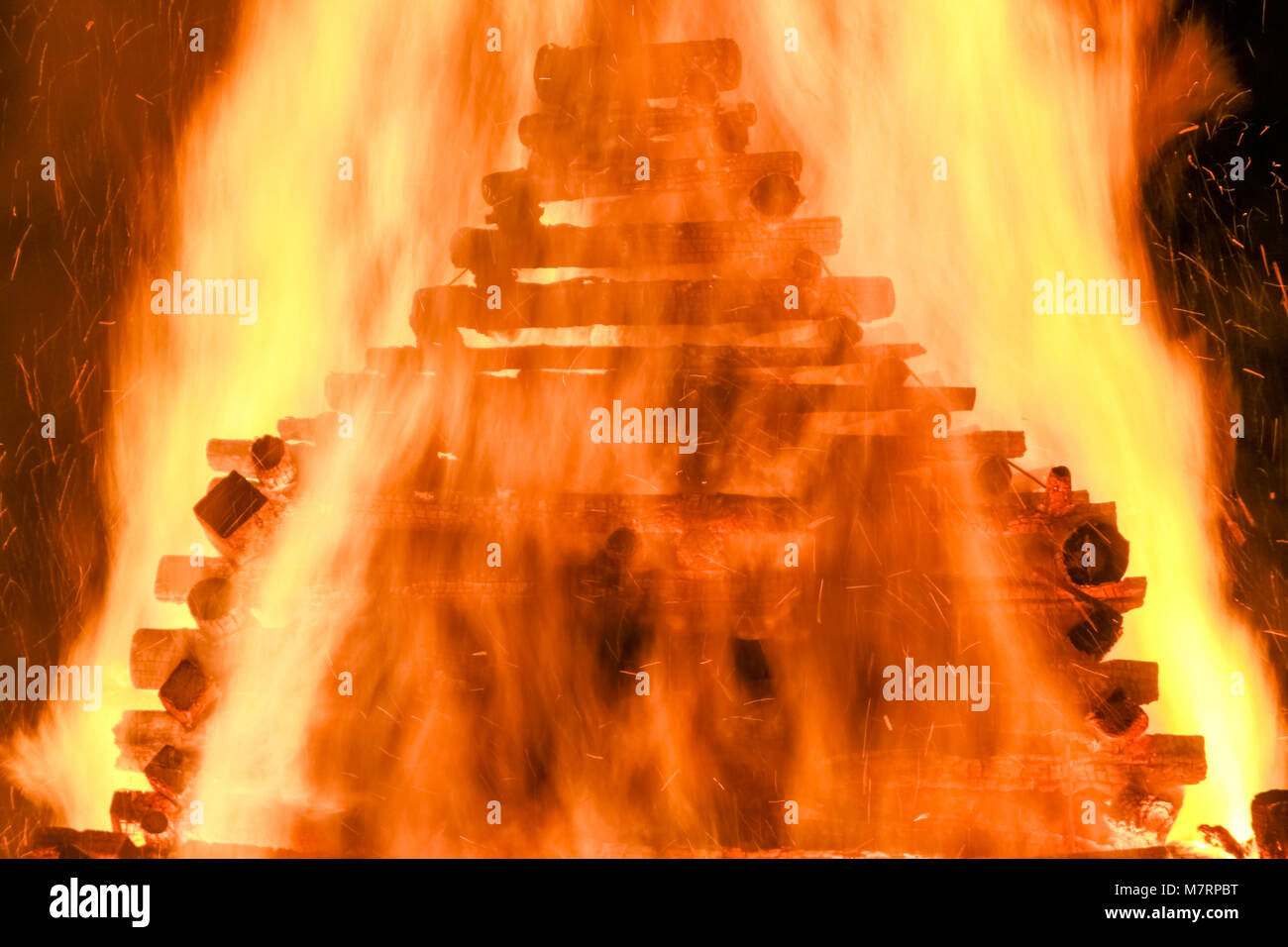 Witch burning stake hi-res stock photography and images - Alamy
