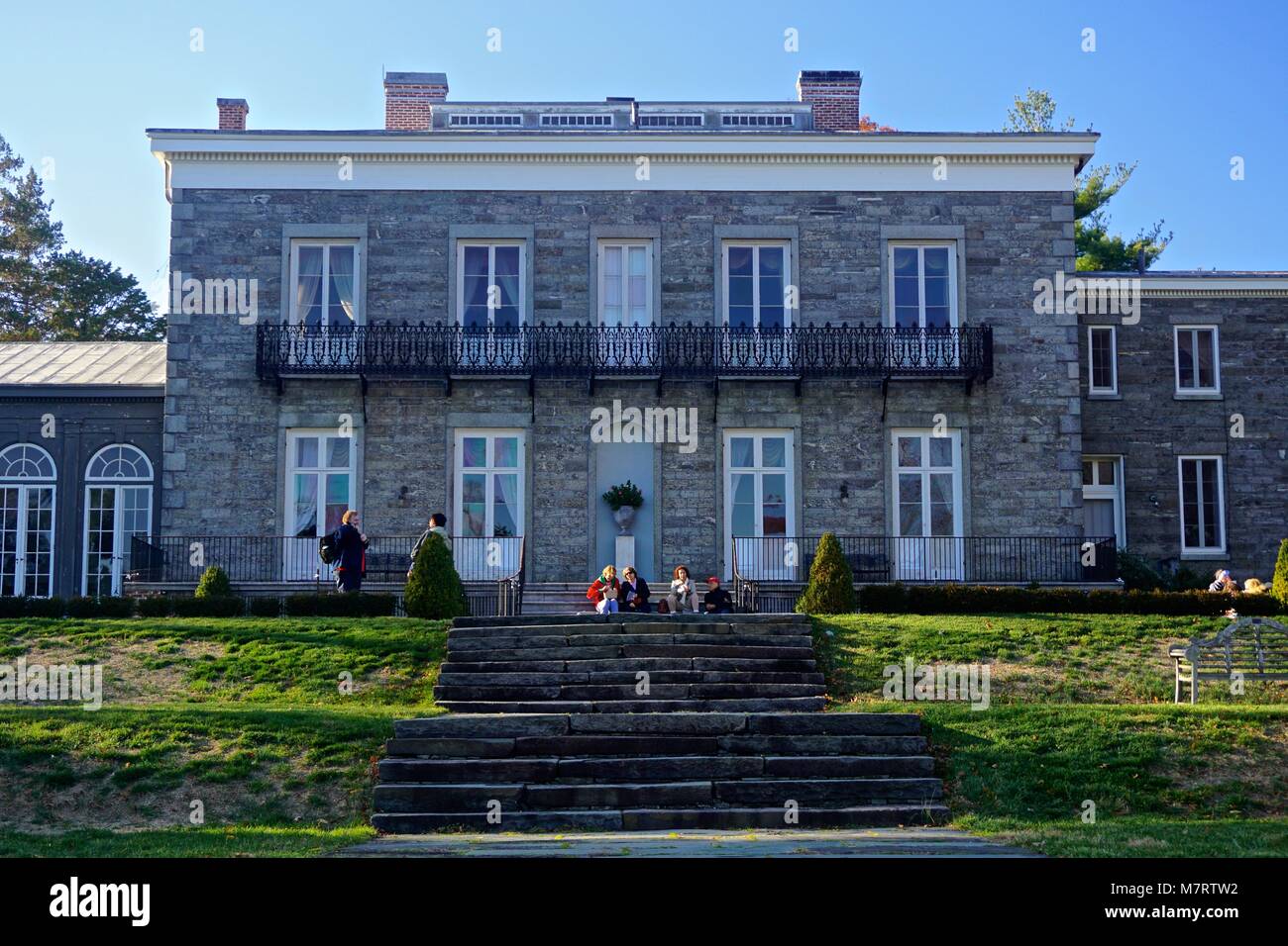 Pelham Bay Park, The Bronx, New York, NY, USA: Visitors enjoying lunch ...