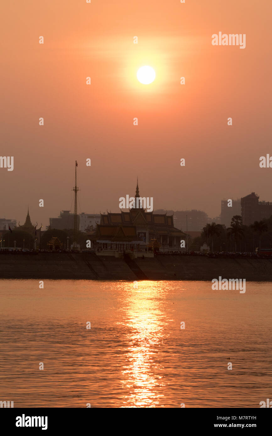 Cambodia sunset - over the Royal Palace, on a Mekong River cruise ...