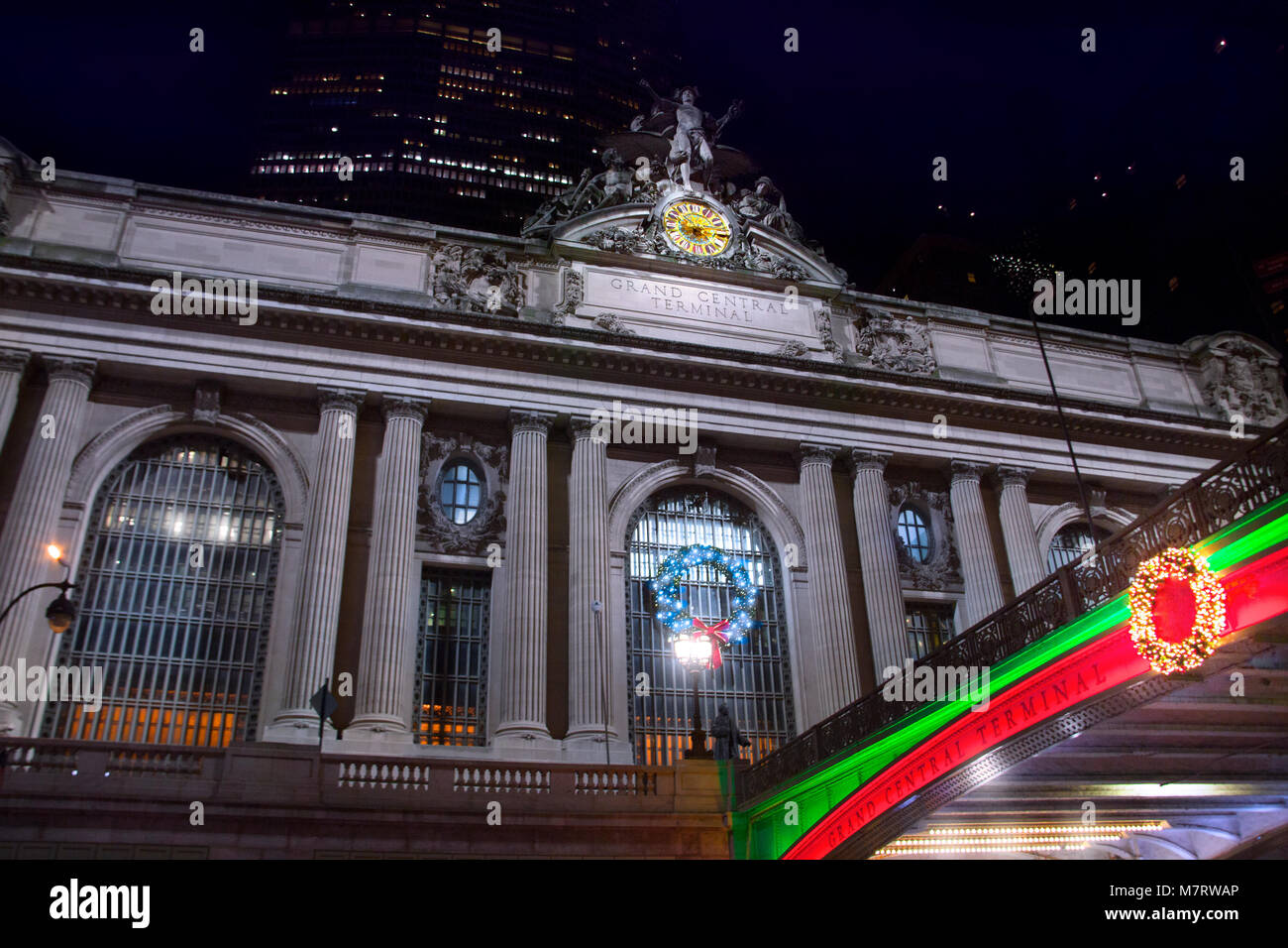 New york train station christmas hi-res stock photography and images ...