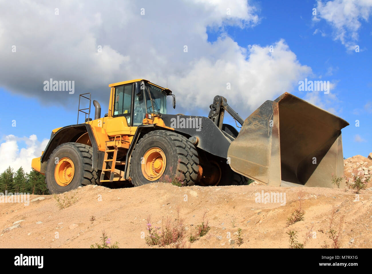 Volvo bulldozer hi-res stock photography and images - Alamy