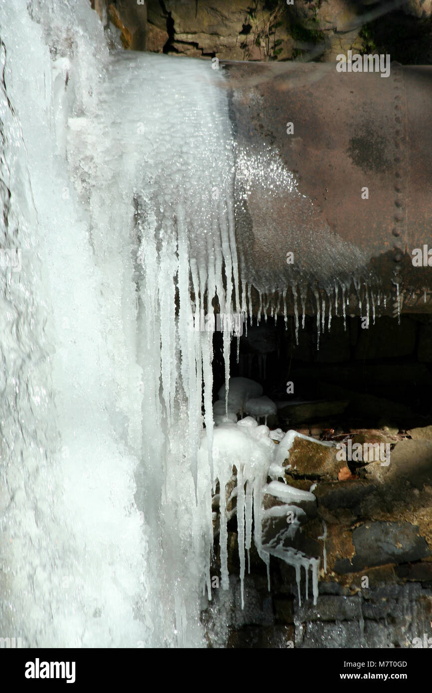 Edge of a waterfall hi-res stock photography and images - Alamy