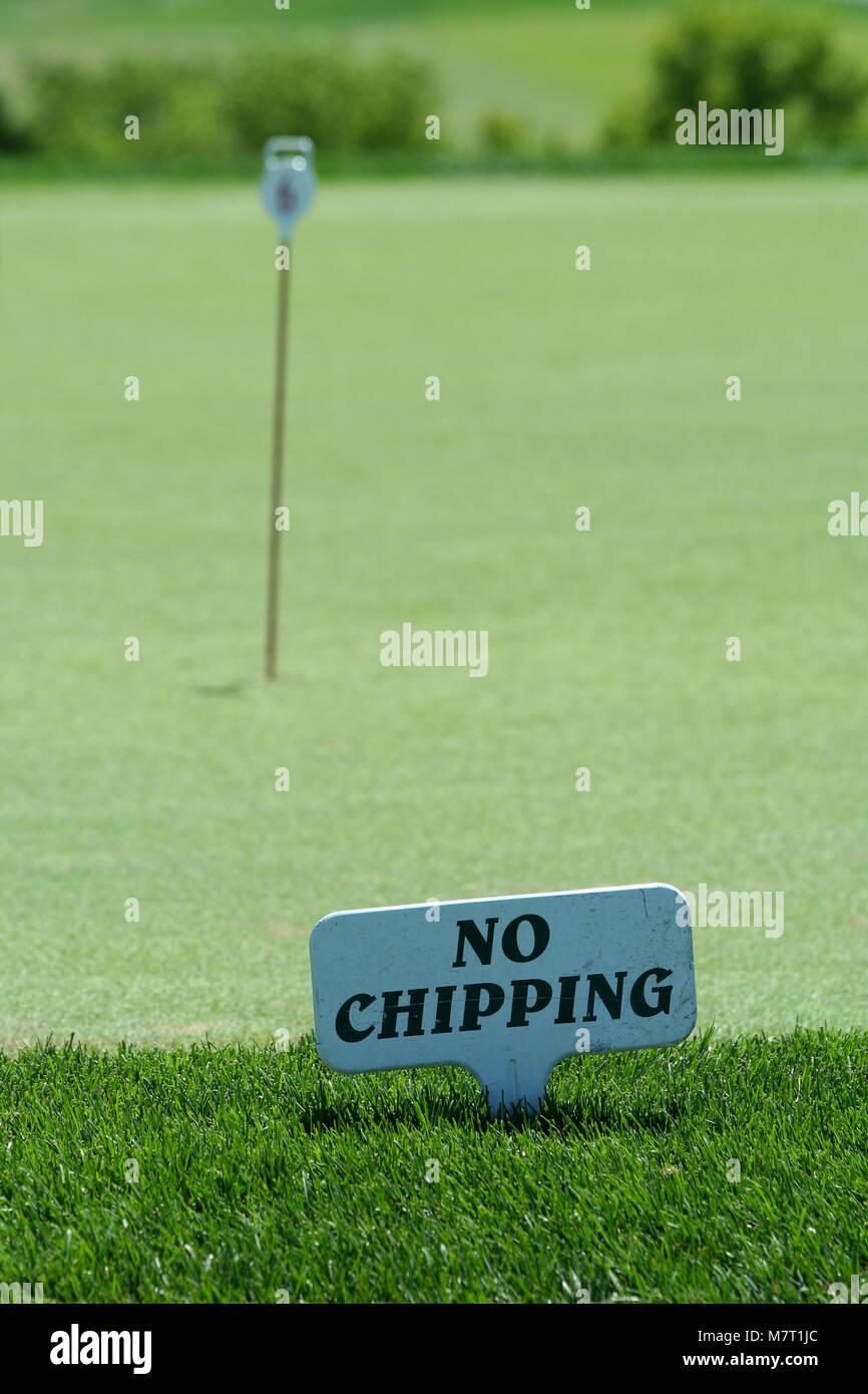 A No chipping sign on a practice green Stock Photo - Alamy