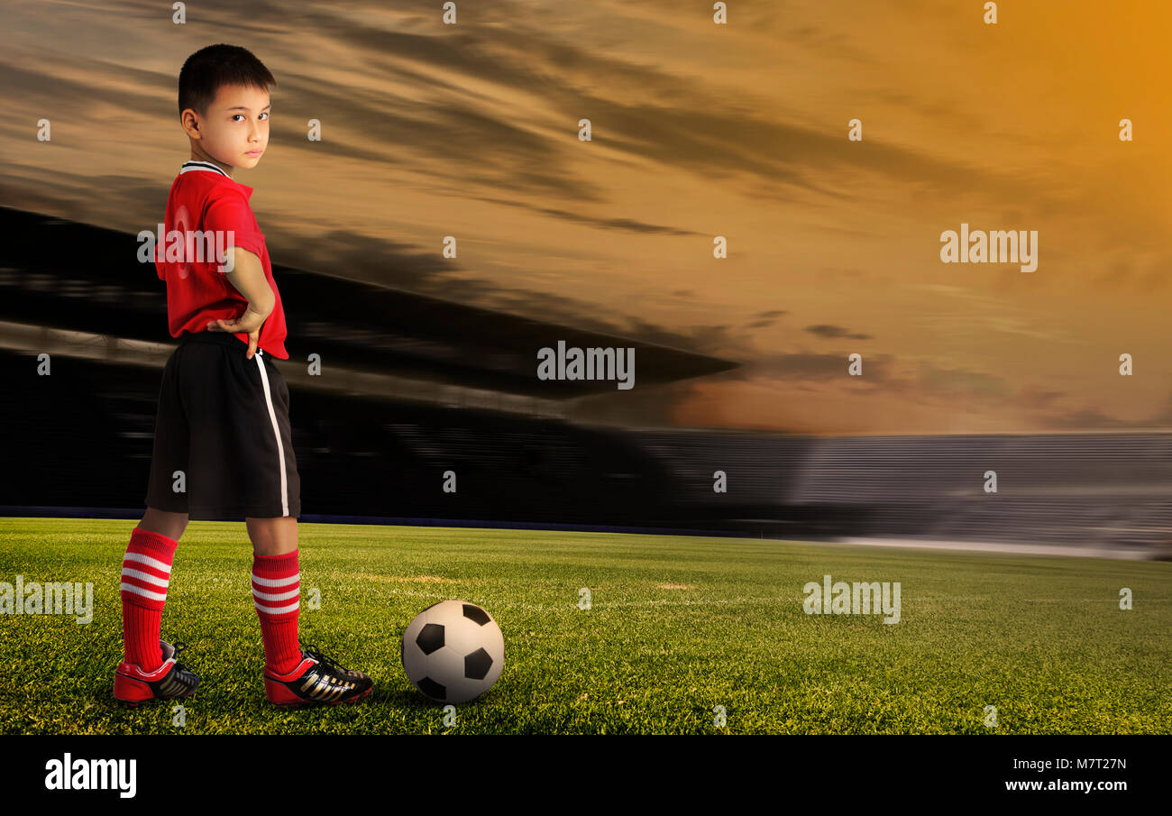 Boy soccer player hi-res stock photography and images - Alamy