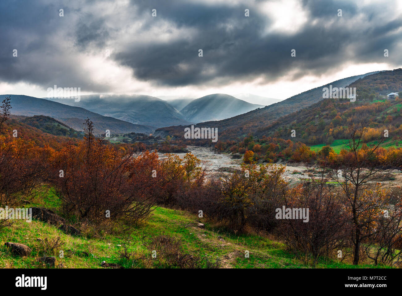 Sky dark grey rain clouds autumn weather hi-res stock photography and ...