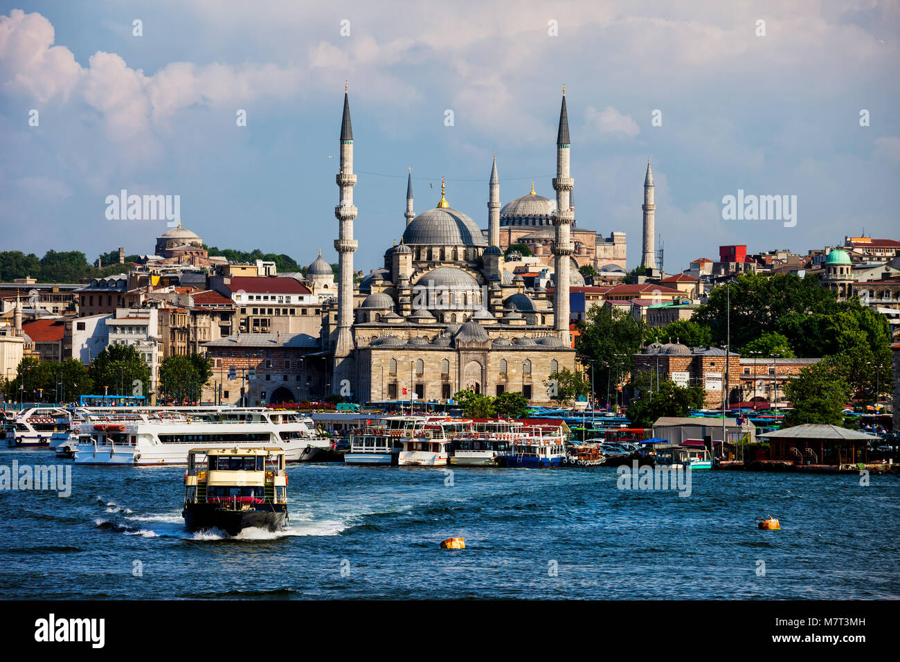 Istanbul city skyline hi-res stock photography and images - Alamy
