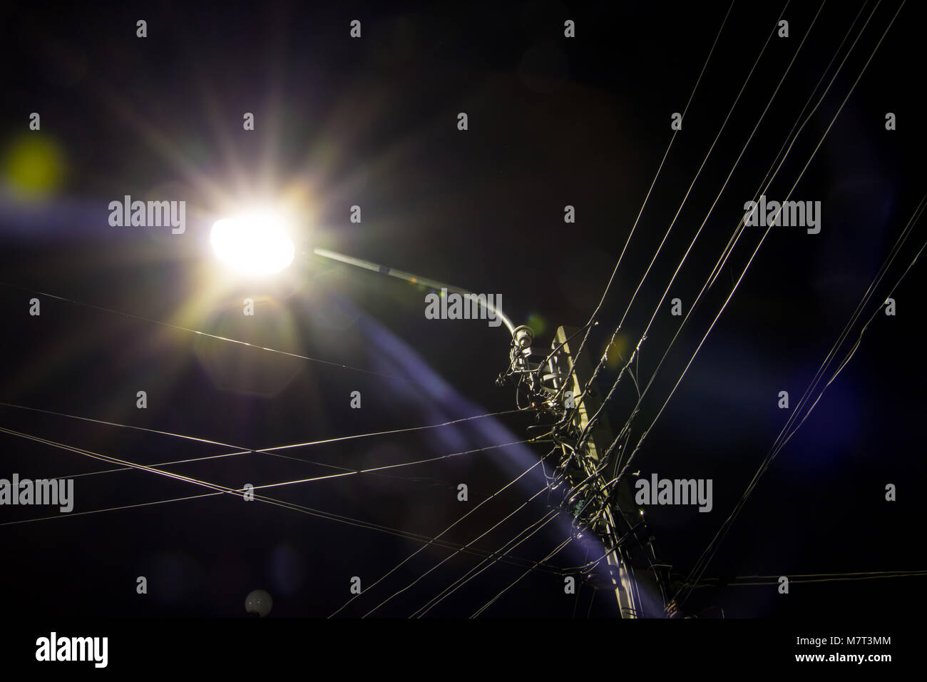 Street light power cable pole hi-res stock photography and images - Alamy
