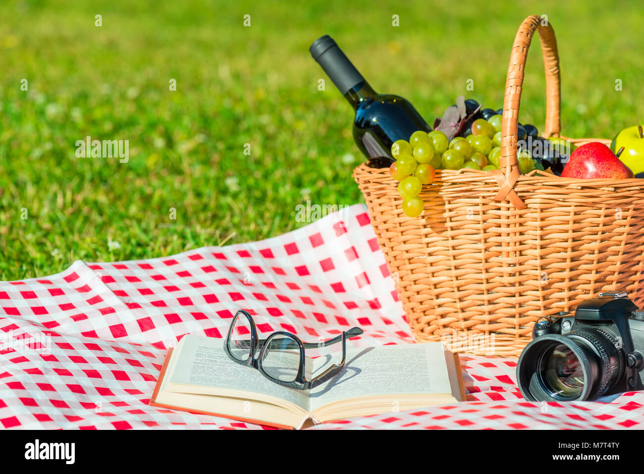 objects on a green lawn - a picnic, a romantic meeting in nature Stock ...