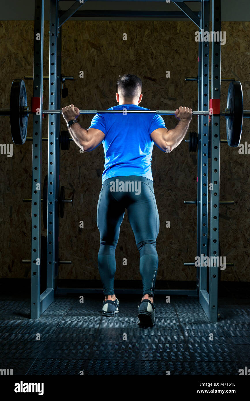 Athlete muscular bodybuilder training back hi-res stock photography and ...