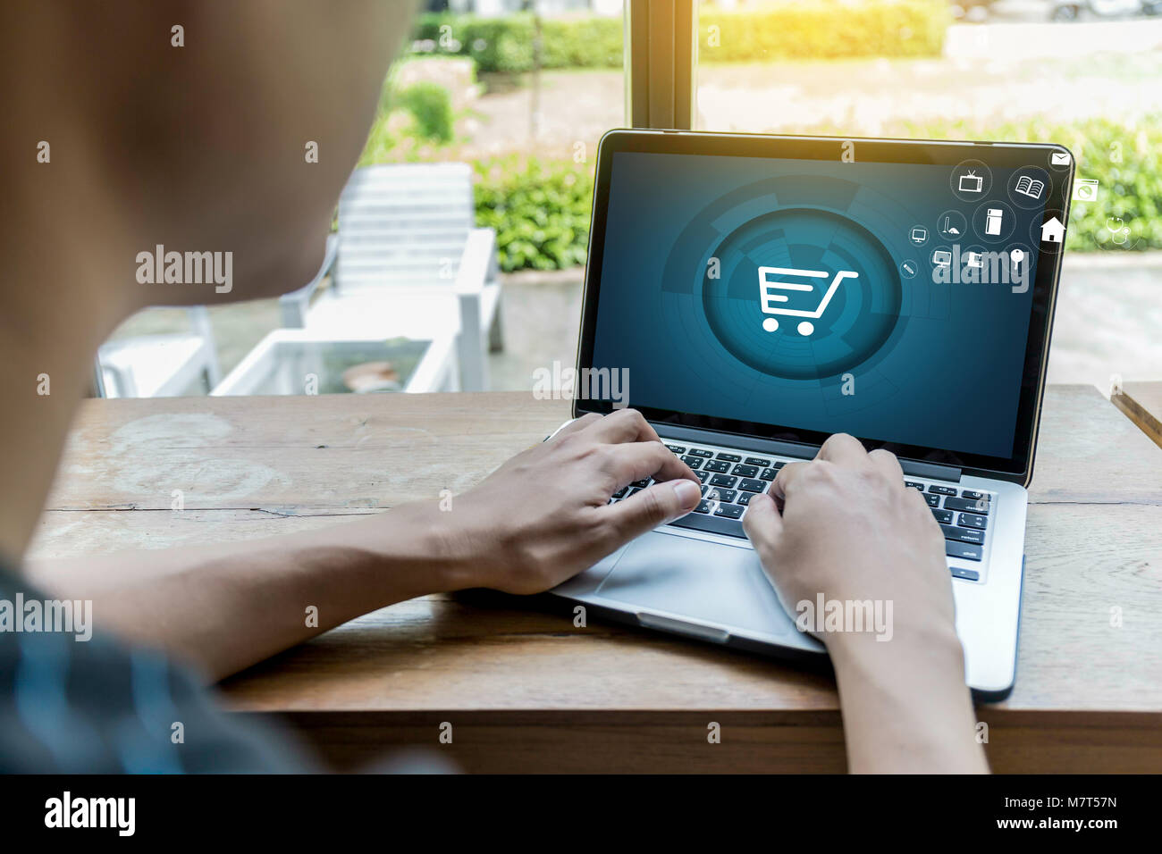 Business people use Technology Ecommerce Internet Global Marketing ...