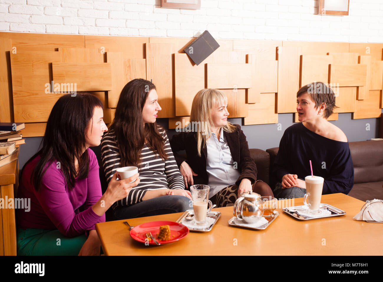 Informal meeting college people hi-res stock photography and images - Alamy
