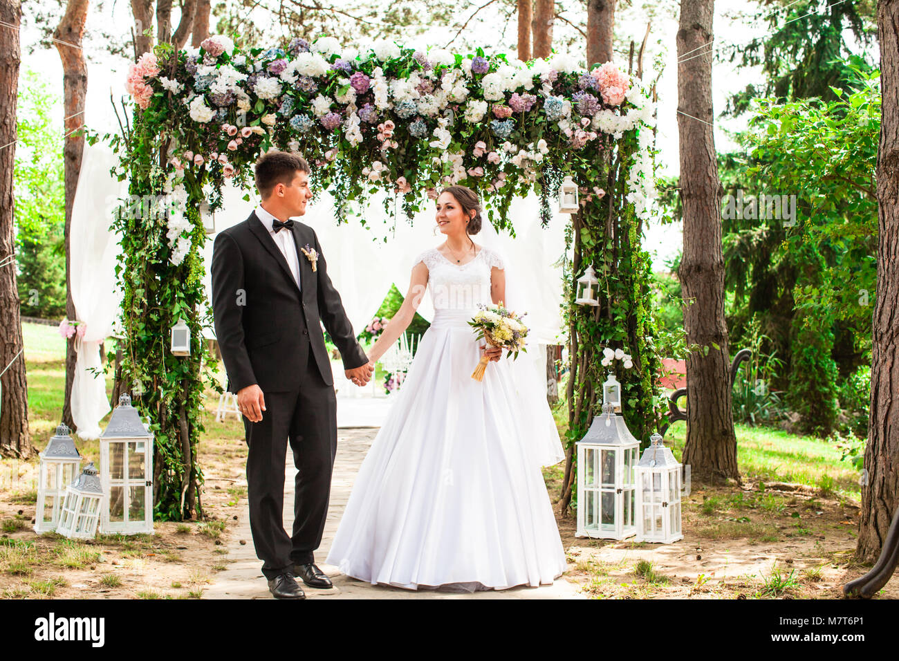 Wedding couple outdoor Stock Photo - Alamy