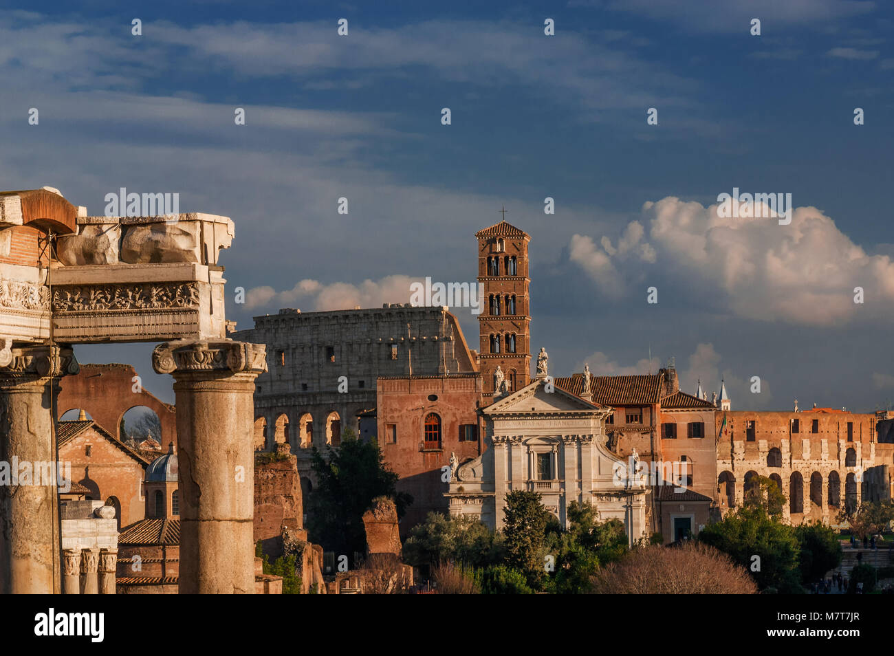 Ancient roman statue sunset hi-res stock photography and images - Alamy