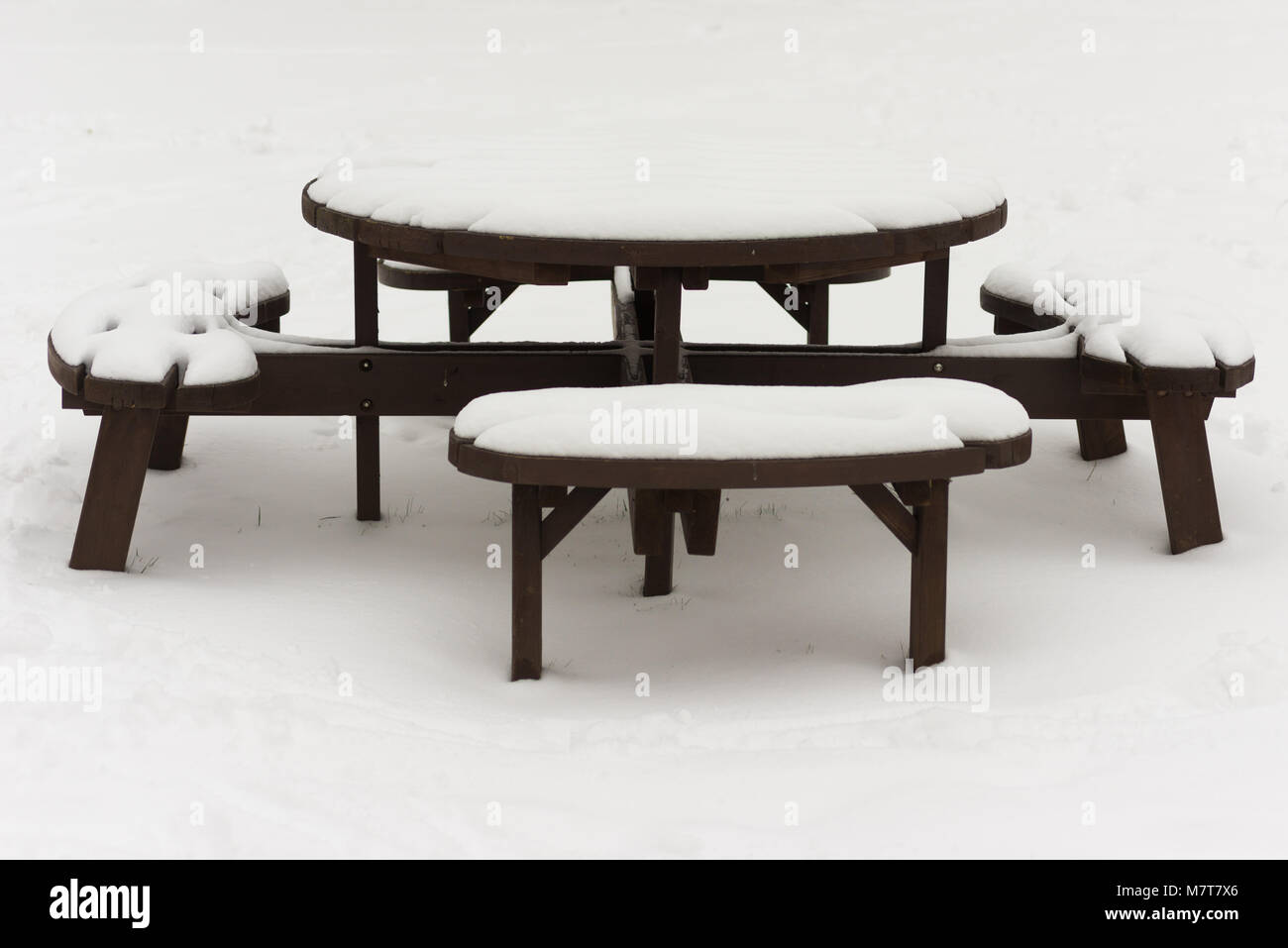 Nic table hi-res stock photography and images - Alamy