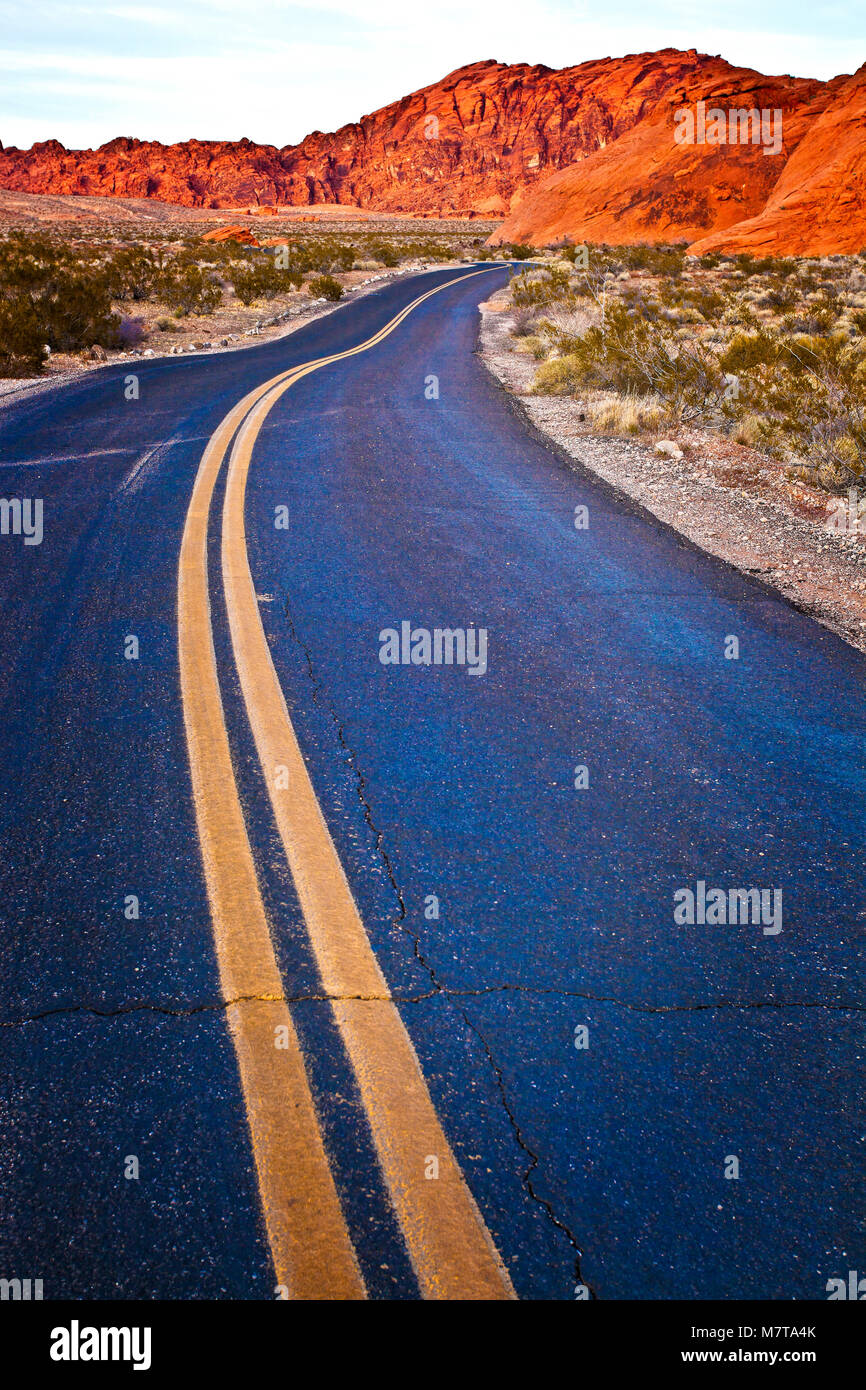 Byway through the sandstone formations in the Valley of Fire Stock ...