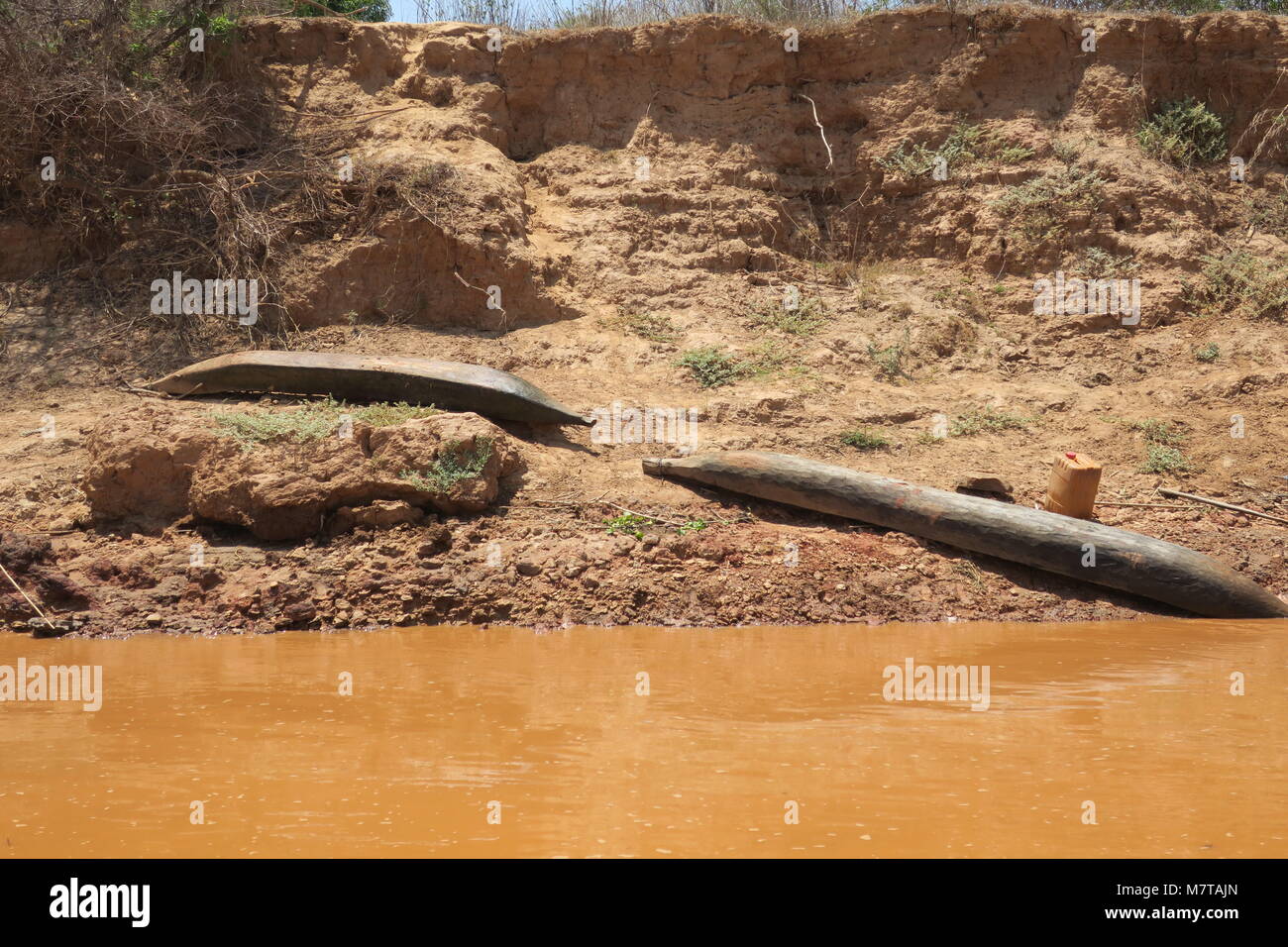 Pirogue, dugout, canoe on Tsiribihina river, Madagascar Stock Photo - Alamy