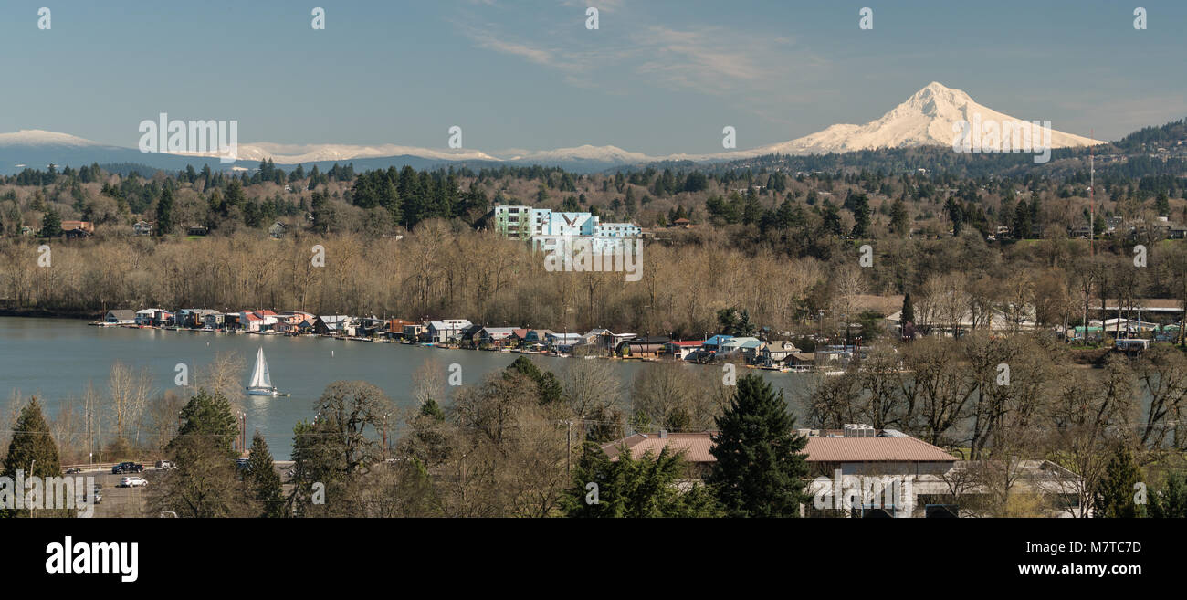 Spring scene Willamette River waterfront Portland Oregon and the ...