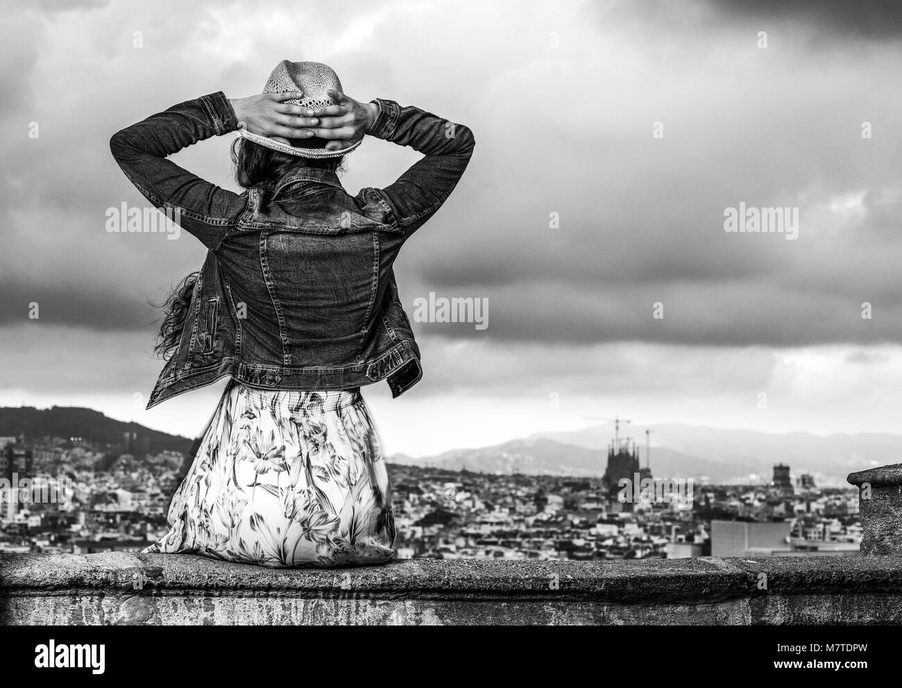 Back view from behind back view tourist Black and White Stock Photos ...